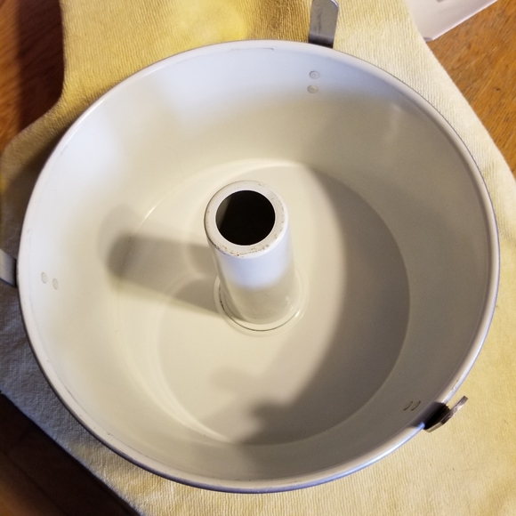 Mirro | Kitchen | Mirro Kitchen Pride Angel Food Cake Pan Coated | Poshmark